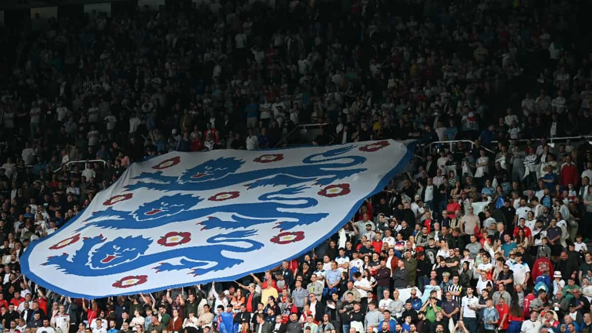 Euro 2024: Defying police orders, English fans sing '10 German bombers ...