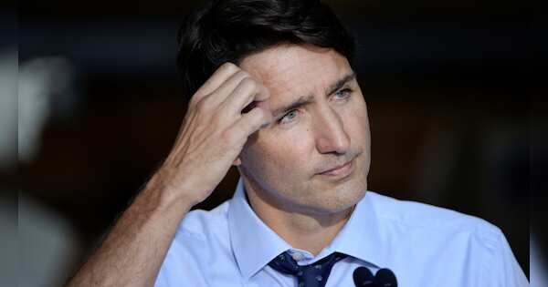 Justin Trudeau's leadership in jeopardy as his own party MPs ask him to ...