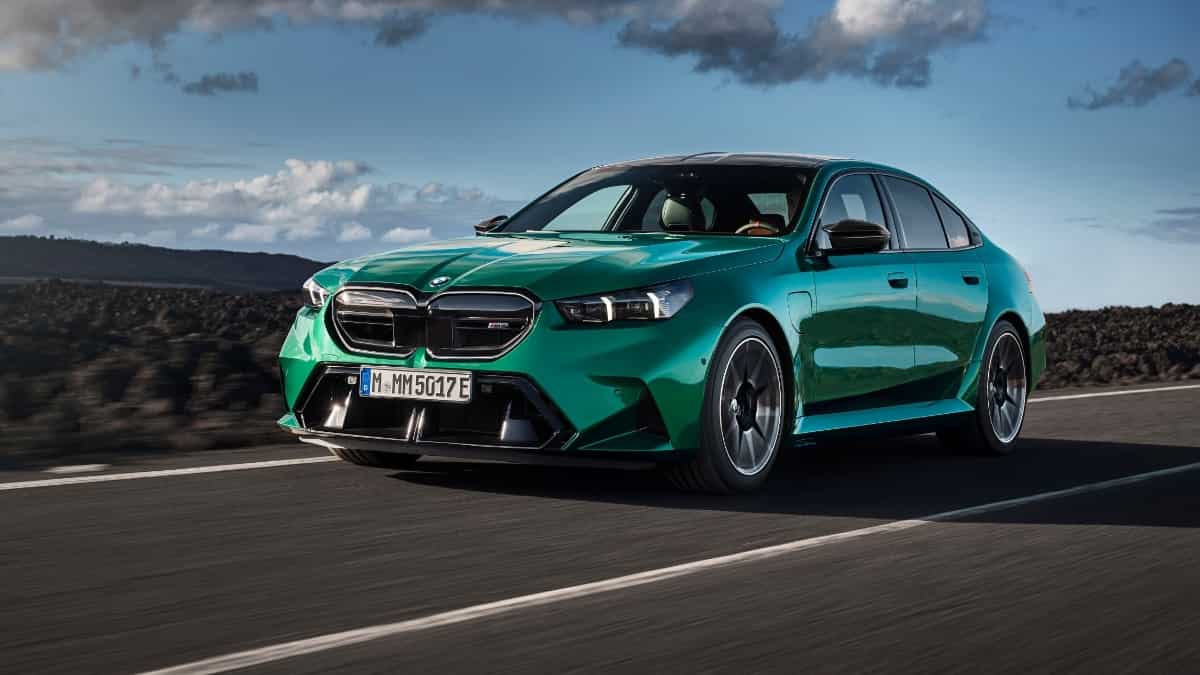 2025 BMW M5 breaks cover with V8 plug-in-hybrid drivetrain - Autonews News