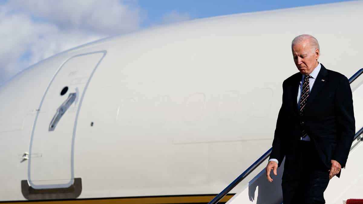 Biden 'absolutely' staying in US presidential race despite dipping ...