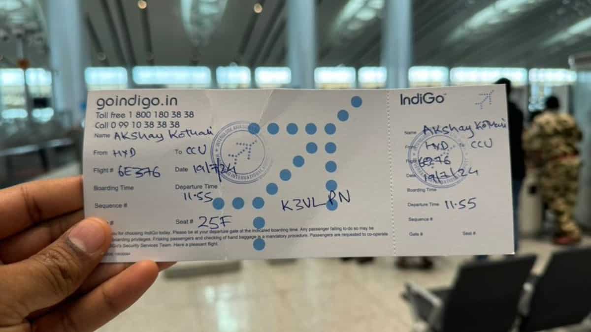 IndiGo issues handwritten boarding passes amid global Microsoft outage ...