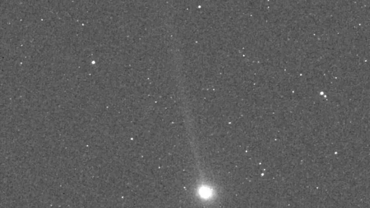 10 Stunning Photos of Comet Vistas - Science News