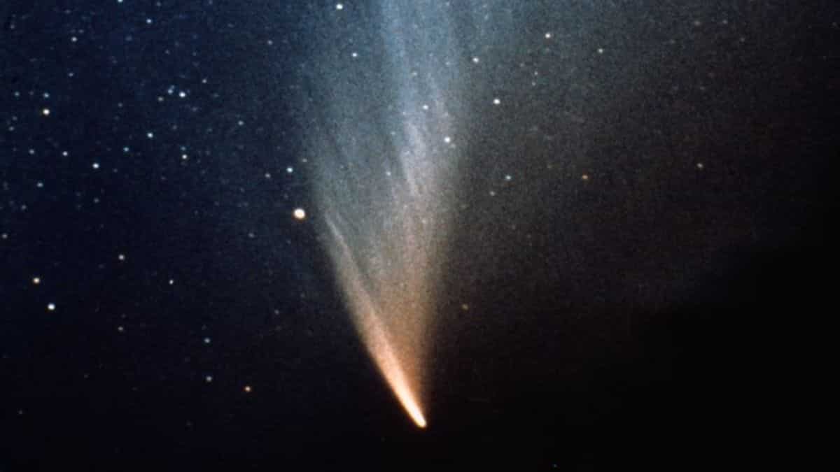 10 Stunning Photos of Comet Vistas - Science News