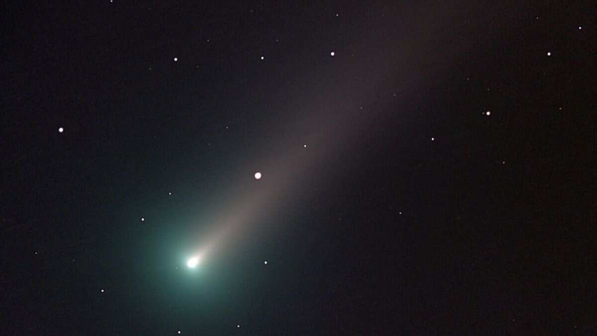 10 Stunning Photos of Comet Vistas - Science News