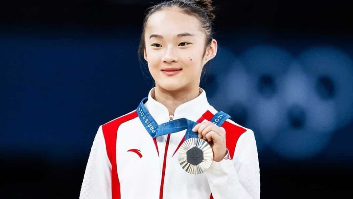 Watch: China’s Olympic silver medalist seen serving food at restaurant ...