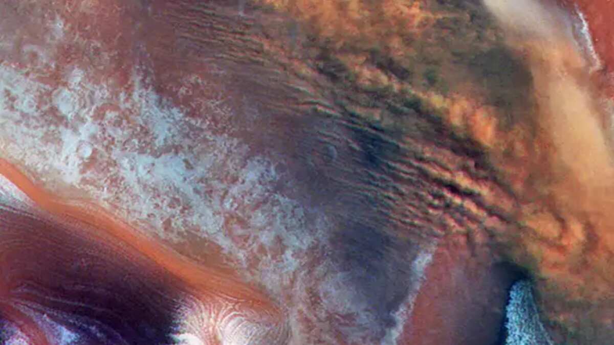 Twilight clouds, dust clouds and more line the atmosphere of Mars ...