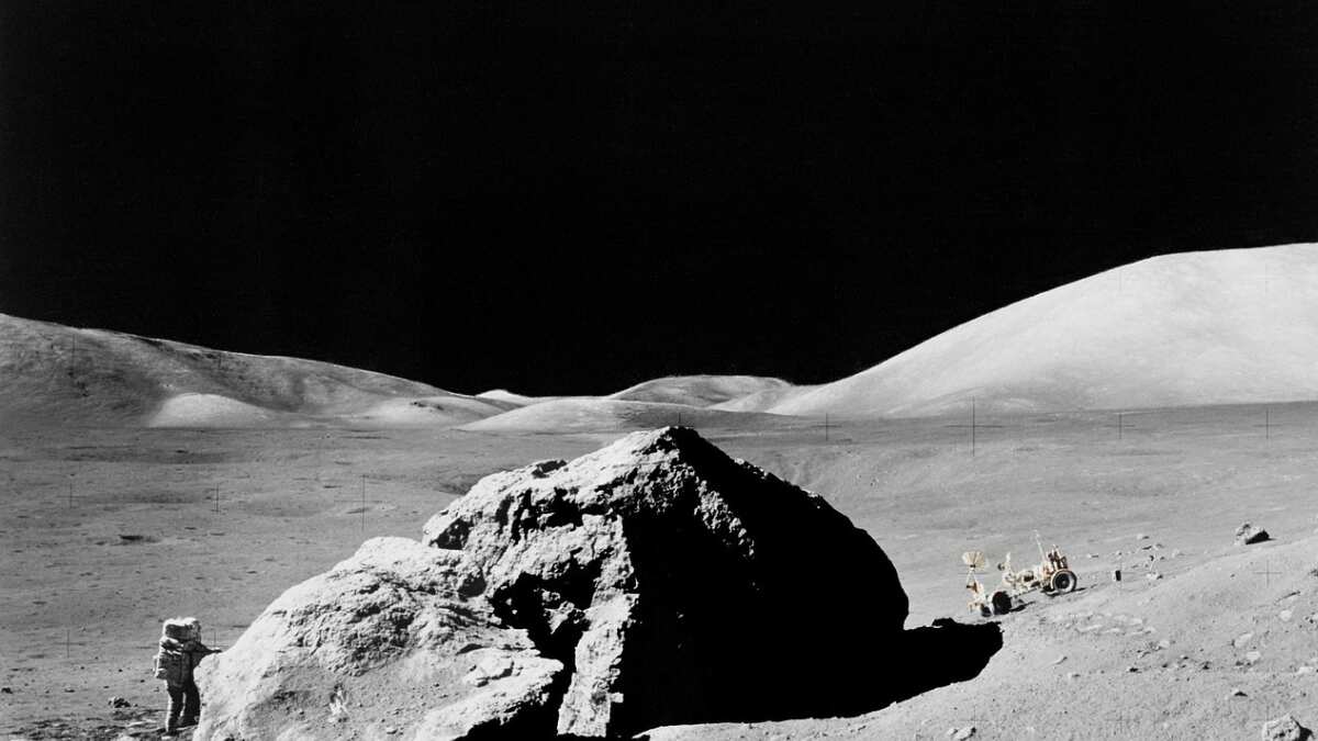 NASA wants to 'grow' fungus and algae houses on Moon for astronauts ...