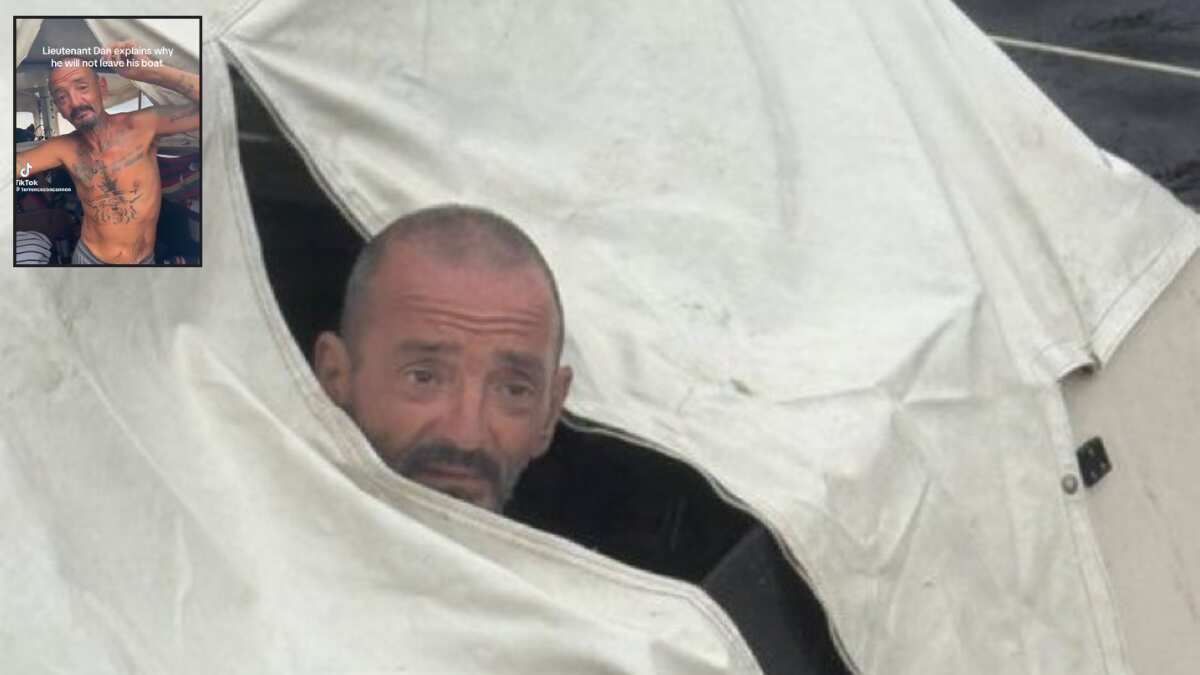 Meet Lieutenant Dan who refused to leave his boat during Hurricane ...