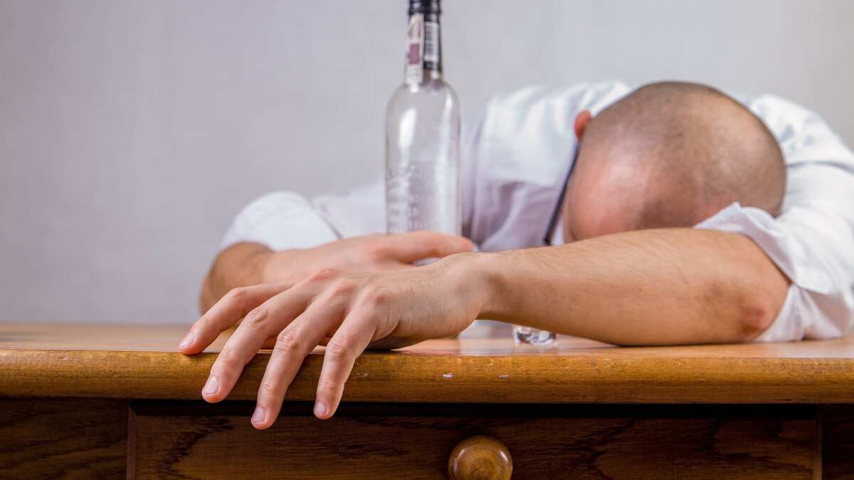 What is methanol poisoning? Symptoms, treatment and how it affects the ...