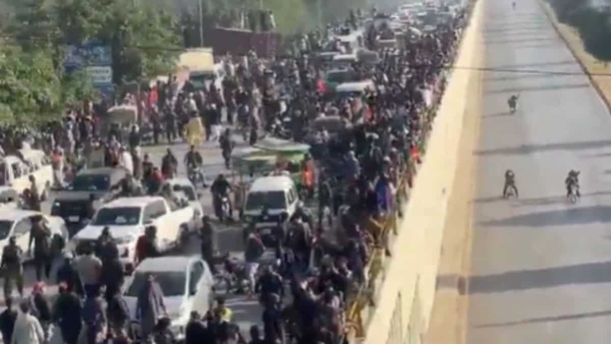 Pakistan army issues 'shoot-at-sight' order amid violent protests to ...