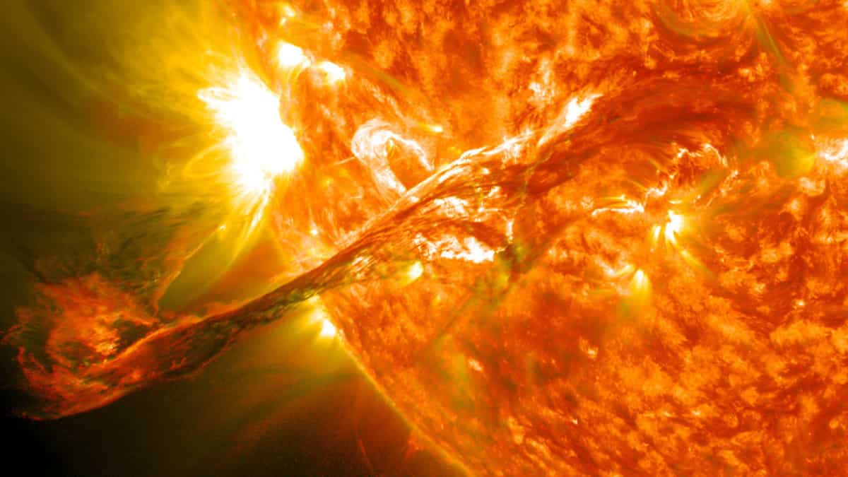 Earth to be hit by devastating solar flare which will be equal to ...