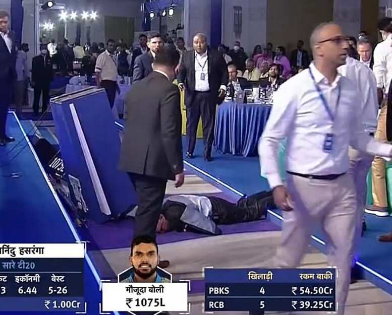 Auctioneer Hugh Edmeades collapses on stage as IPL 2022 mega auction ...