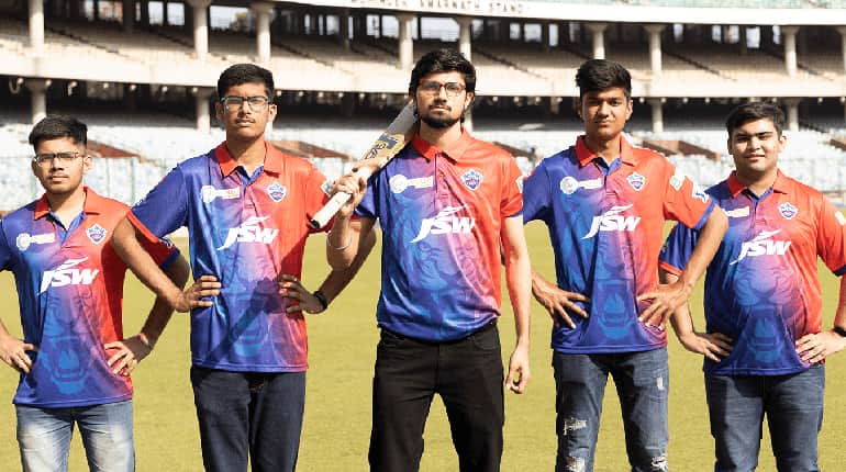 Delhi Capitals unveil their official jersey for IPL 2022 season ...
