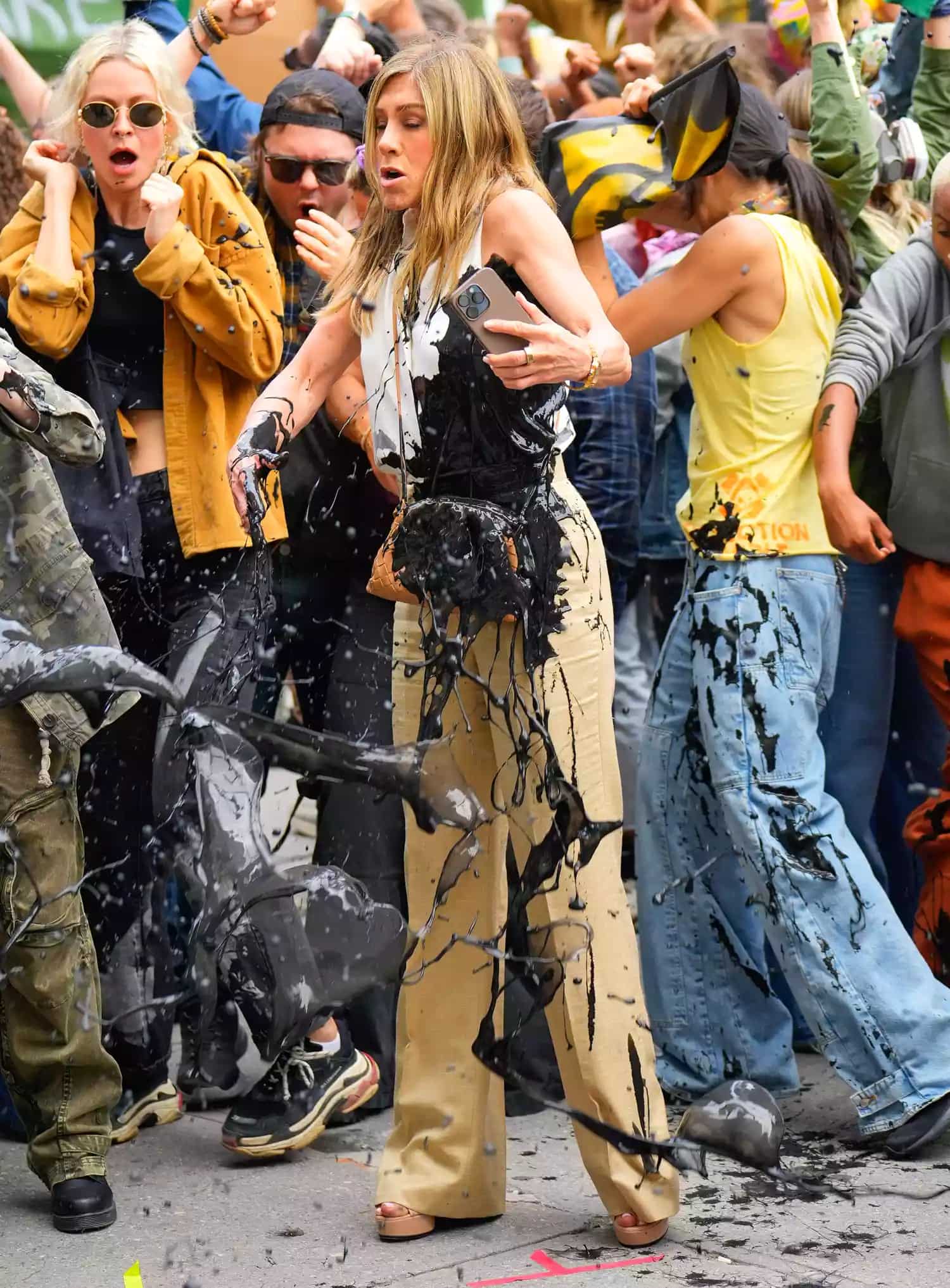Jennifer Aniston shoots for The Morning Show; gets oil thrown at her in ...