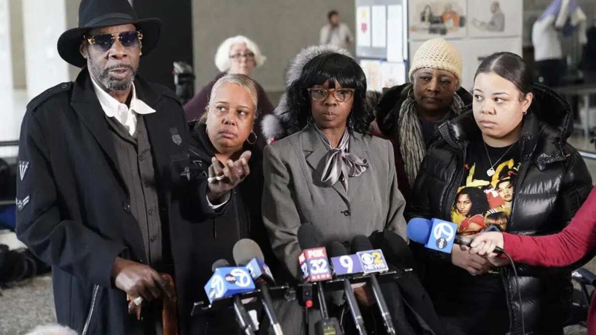 R Kelly sentenced to 20 years in prison for child sex crimes ...