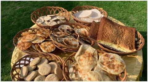 Delicious varieties of Kashmiri bread on display in spring festival in ...