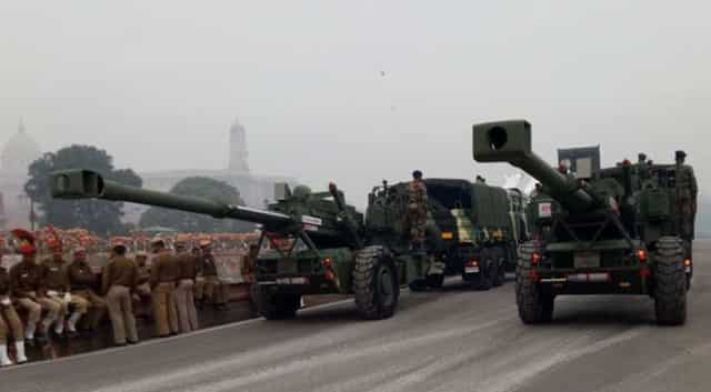India's first indigenously built Dhanush artillery gun inducted in Army ...