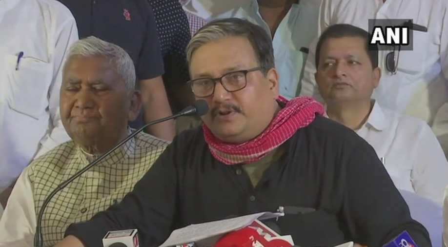 'Mahagathbandhan' announces seat-sharing formula in Bihar, Sharad Yadav to fight on RJD symbol ...