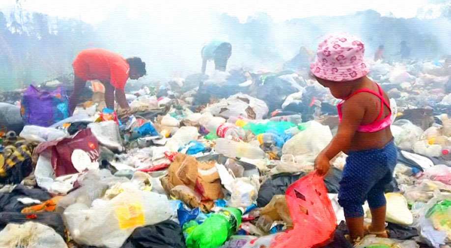 Hungry Venezuelans rummage for food in Brazil landfill - Edge News