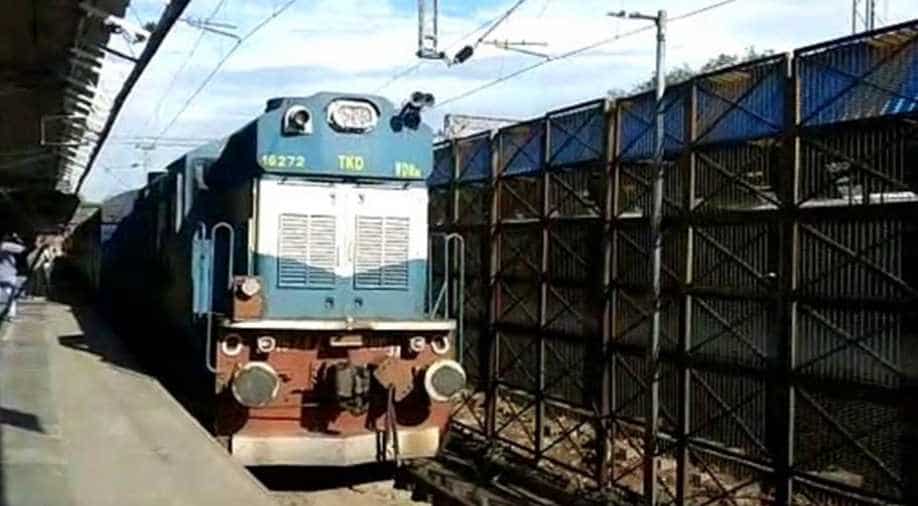 Samjhauta Express arrives in Delhi after Pakistan announces suspension ...