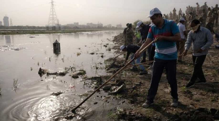 Delhi: Cleanliness drive organised at Yamuna ghat on World Cleanup Day ...