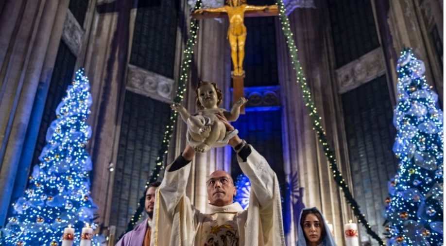 The world is lit! Christmas celebrations across the globe - World News