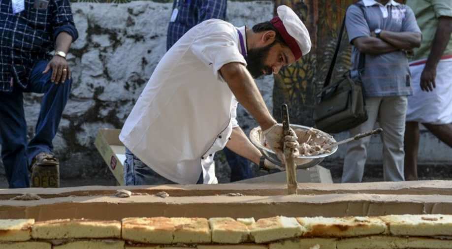 Indian bakers make the 'longest cake', breaking the last guinness world ...