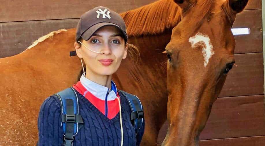 20-year-old Evie Toombes, who sued mom's doctor for allowing her to be ...