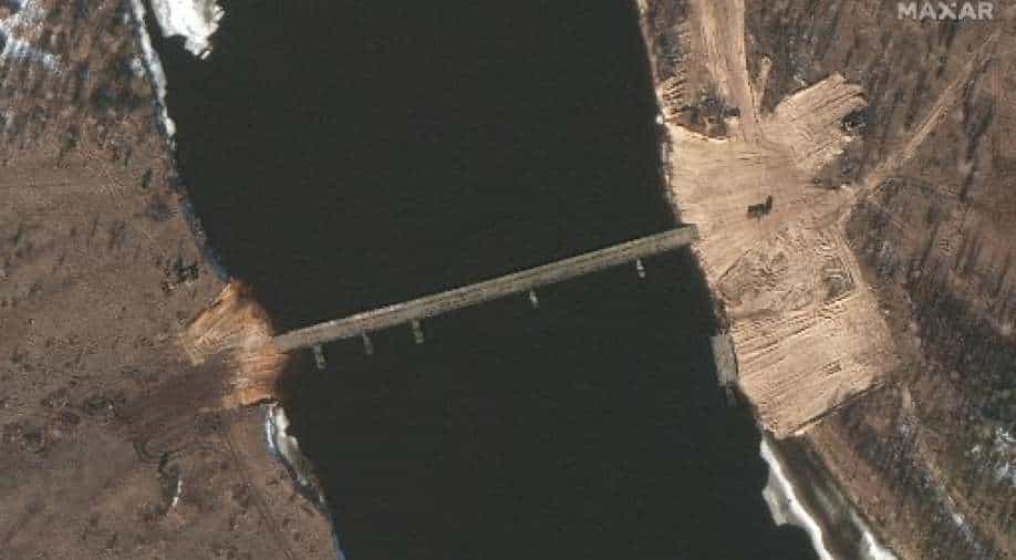 Satellite pictures: New Pontoon bridge & Russian troop deployment along ...