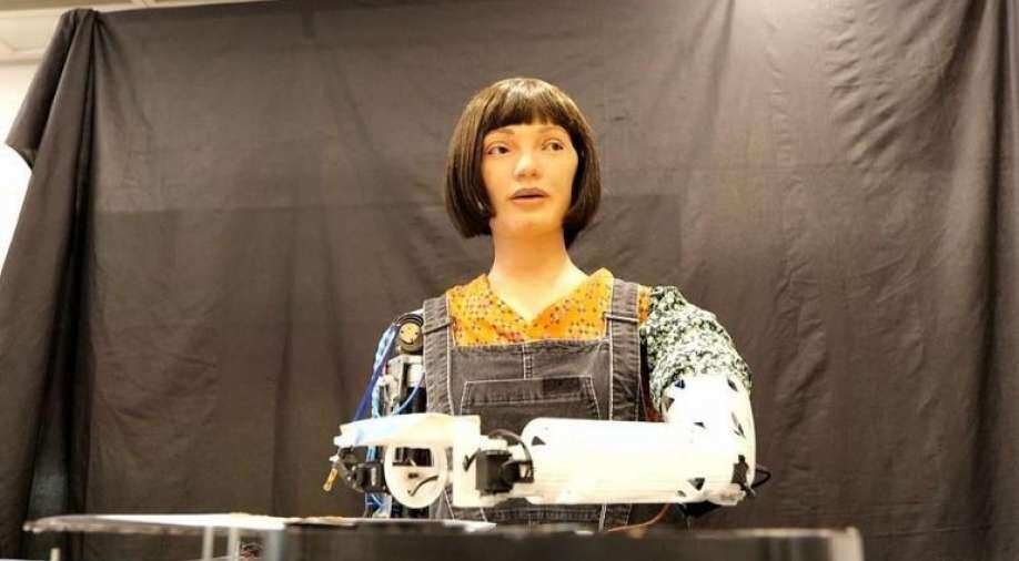 Robot-cum-artist Ai-Da uses AI algorithms to create drawings, self ...