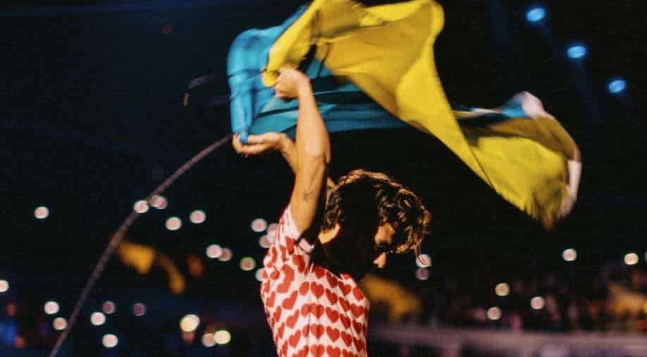 Fans laud Harry Styles as he waves Ukraine flag in support at New York ...