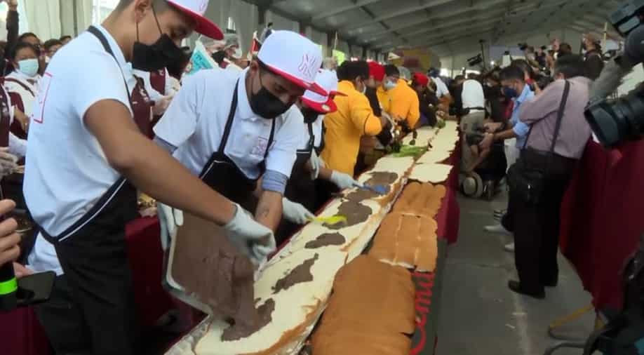 Chefs create a world record by making a 800kg sandwich in under 3 ...