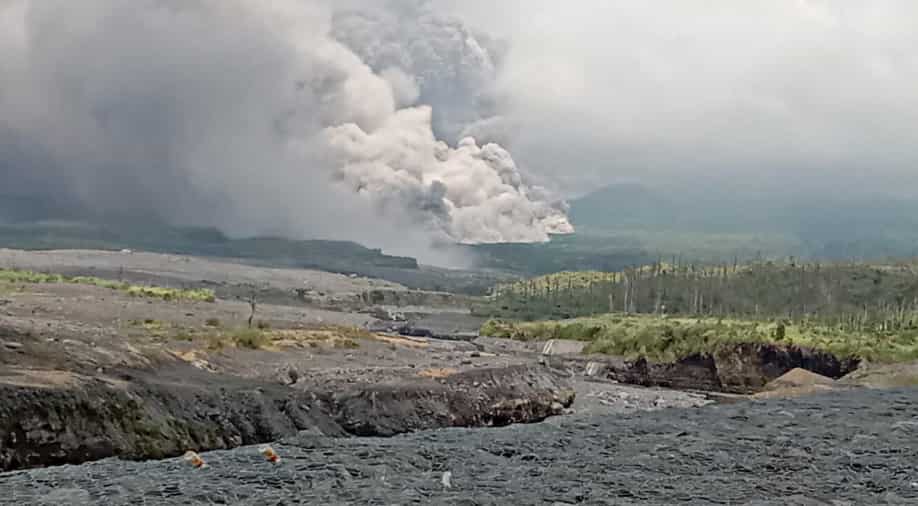 Mount Semeru: Thousands on alert in Indonesia's Java after volcanic ...