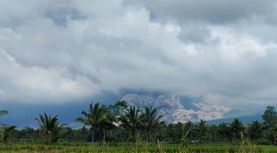 Mount Semeru: Thousands on alert in Indonesia's Java after volcanic ...