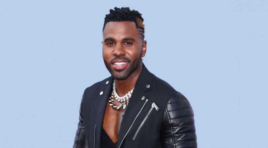 Whopping $5,000 tip! Jason Derulo pays for waiter's college fee ...