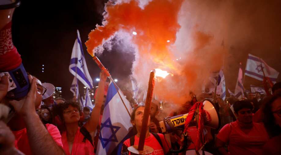 Israeli protesters paint 'red line' leading to Supreme Court - see pics ...