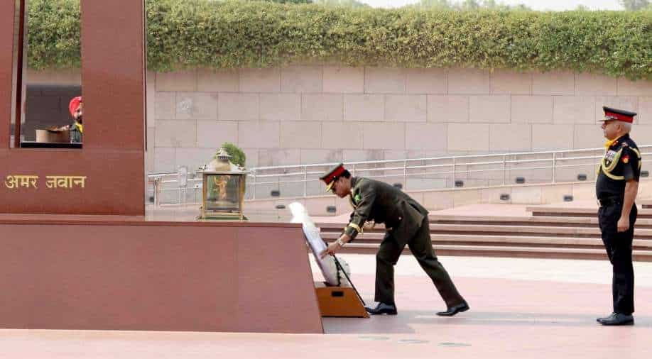 Bangladesh Army Chief General pays tribute to war heroes on India visit ...