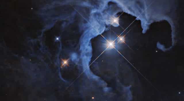 NASA’s Hubble telescope captures rare, glittering triple-star system ...